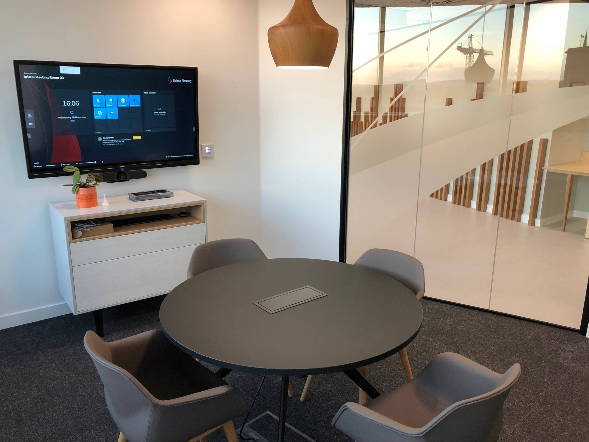 Facilitating hybrid meetings | Bishop Fleming + DisplayNote Launcher